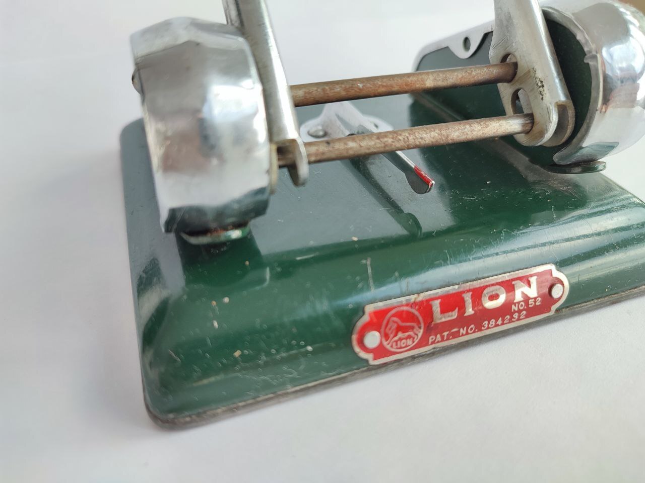 Дырокол. Lion — Отраслевой канцелярский музей